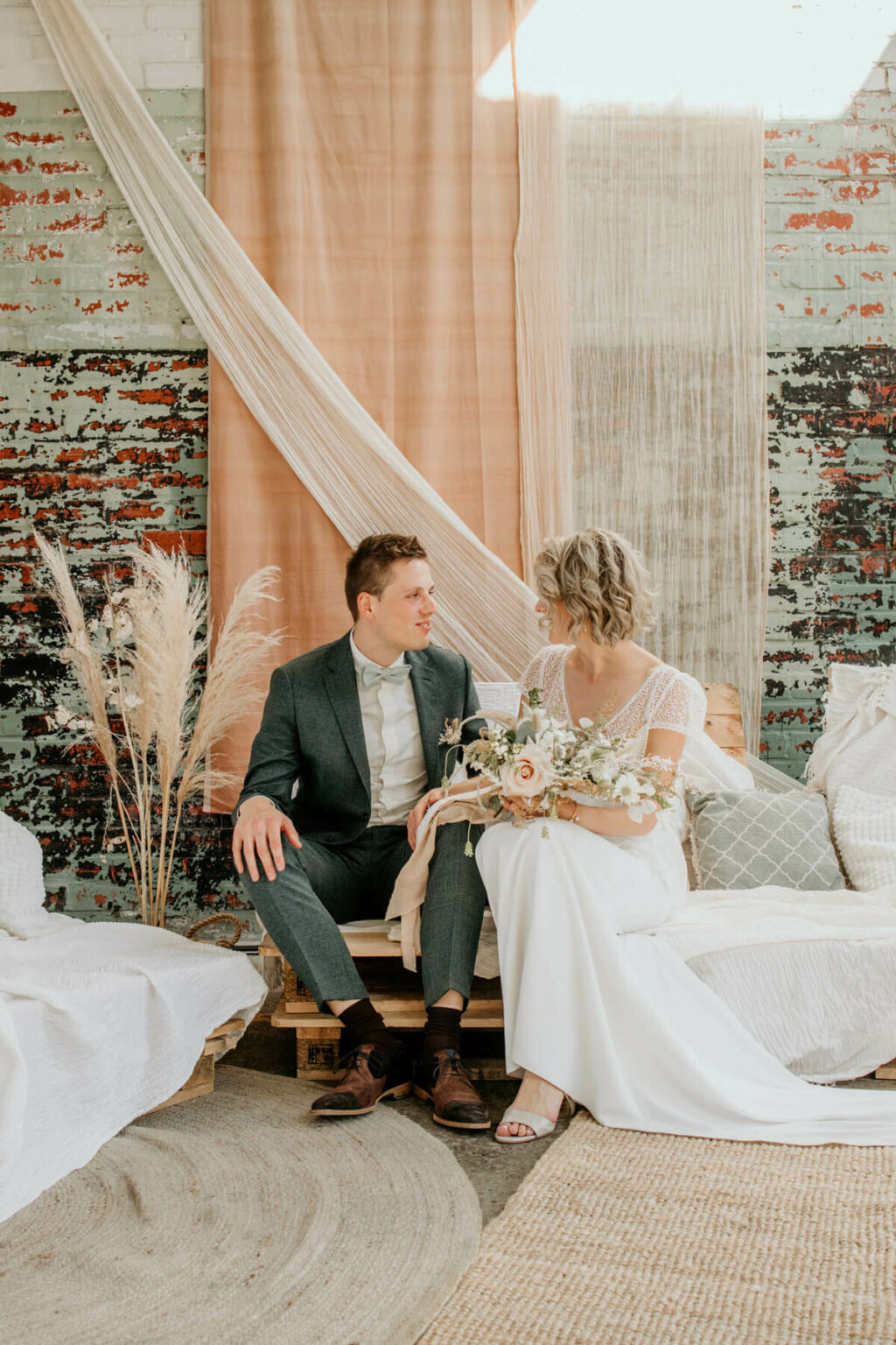 10 ideeën voor je bruiloft backdrop - Trouwblog Girls of honour