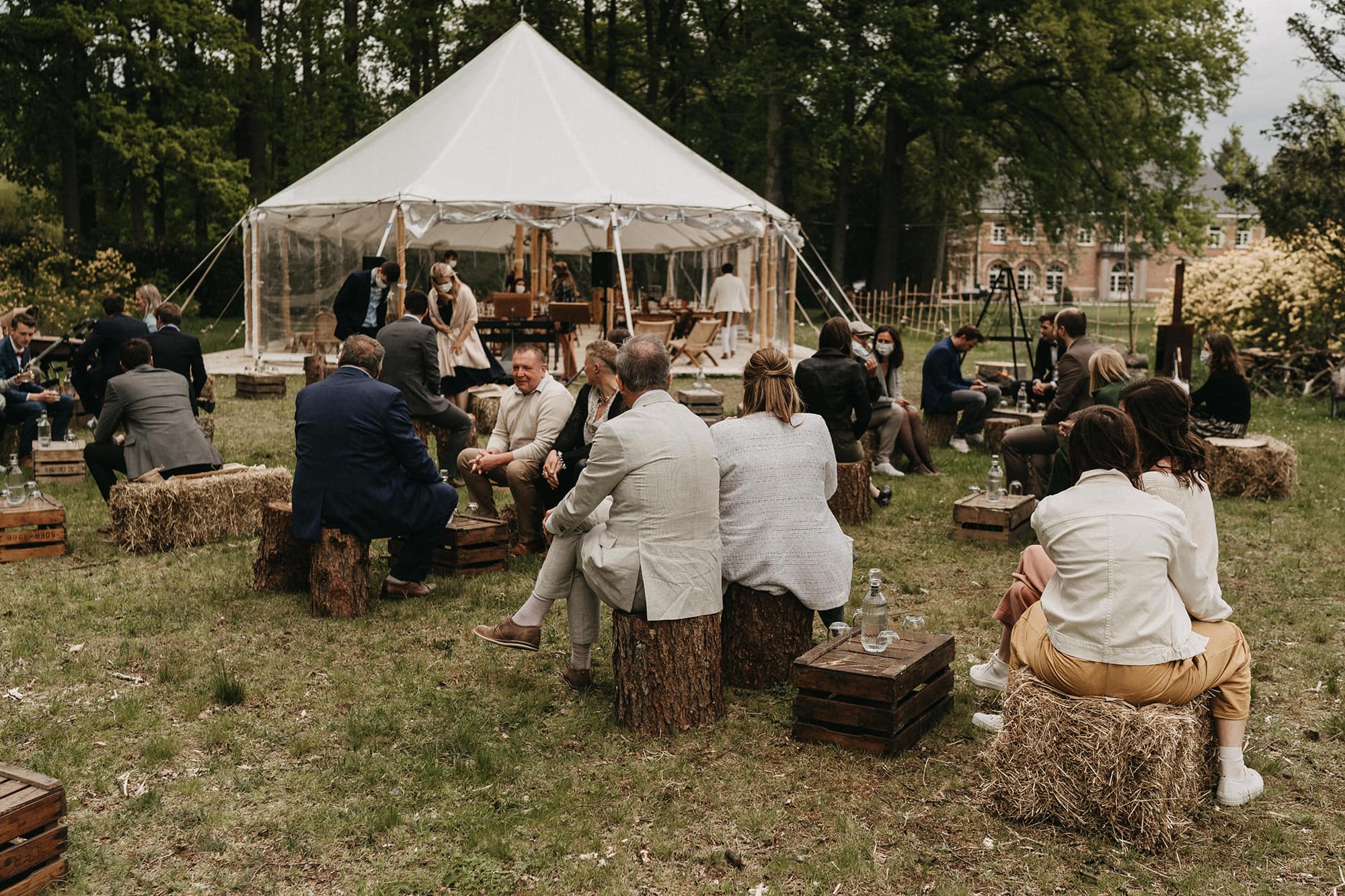 Trouwen in een tent: creëer zelf de perfecte trouwlocatie!