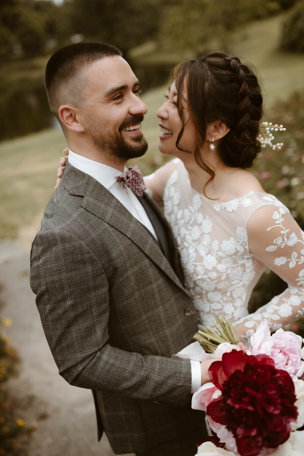 De bruiloft van Qiao-An en Oleg: entree met een boot en een heerlijk ...