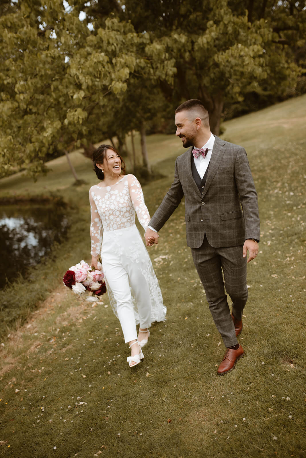 De bruiloft van Qiao-An en Oleg: entree met een boot en een heerlijk ...