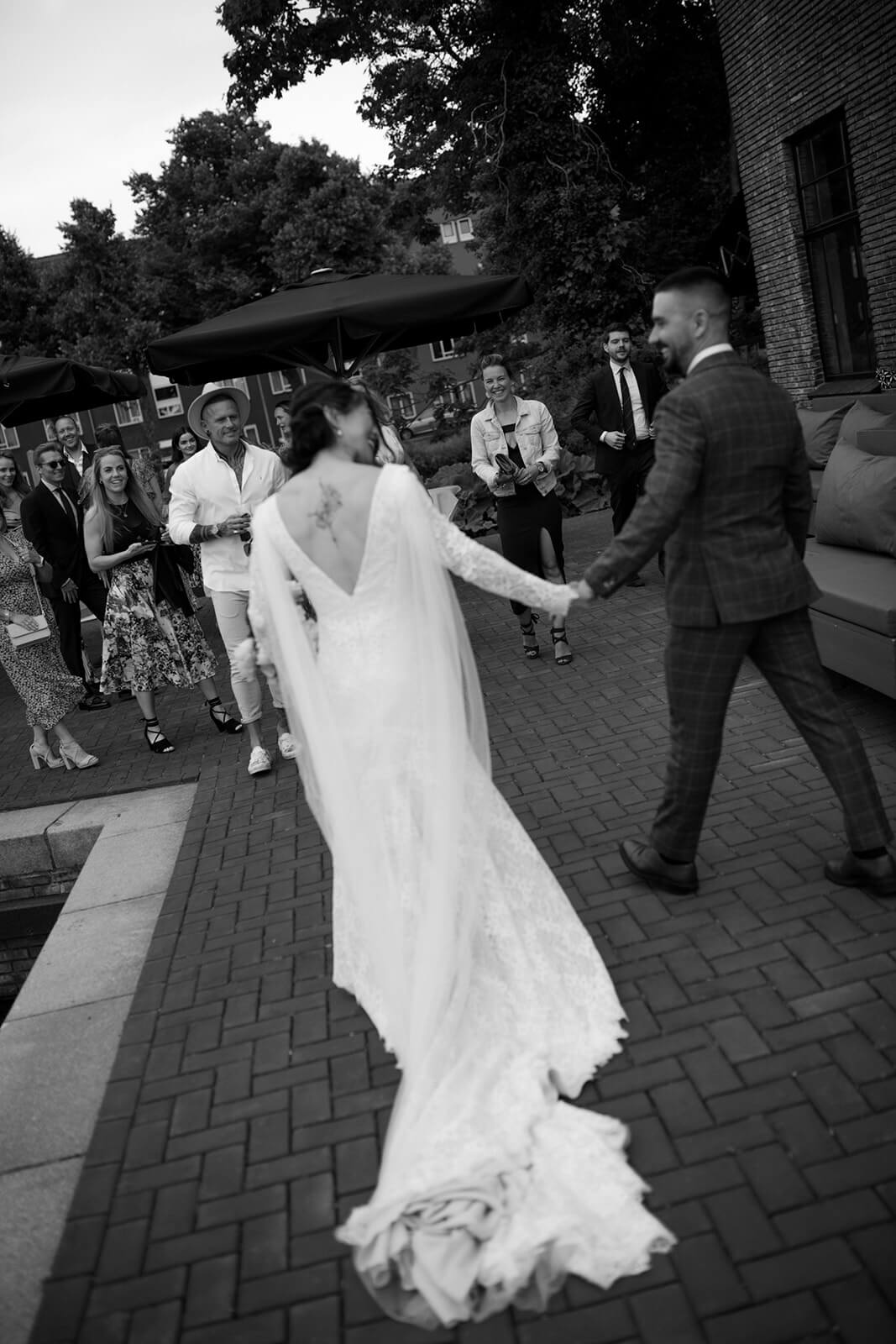 De bruiloft van Qiao-An en Oleg: entree met een boot en een heerlijk ...